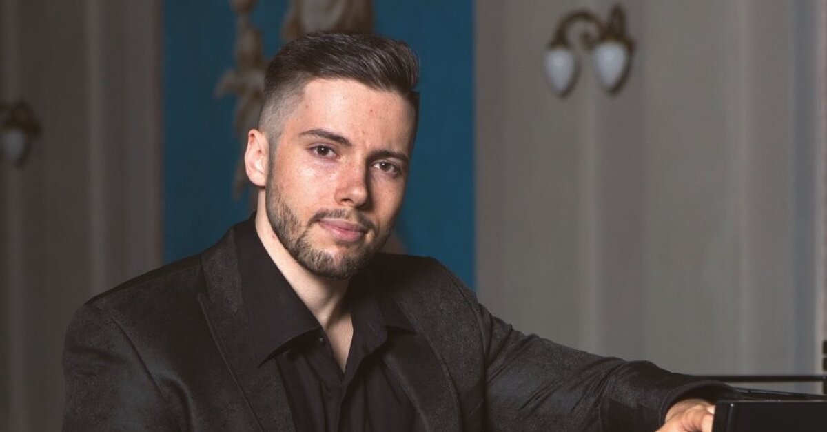 Robert Bily wins Alexis Gregory Vendome Piano Prize - Universität Mozarteum