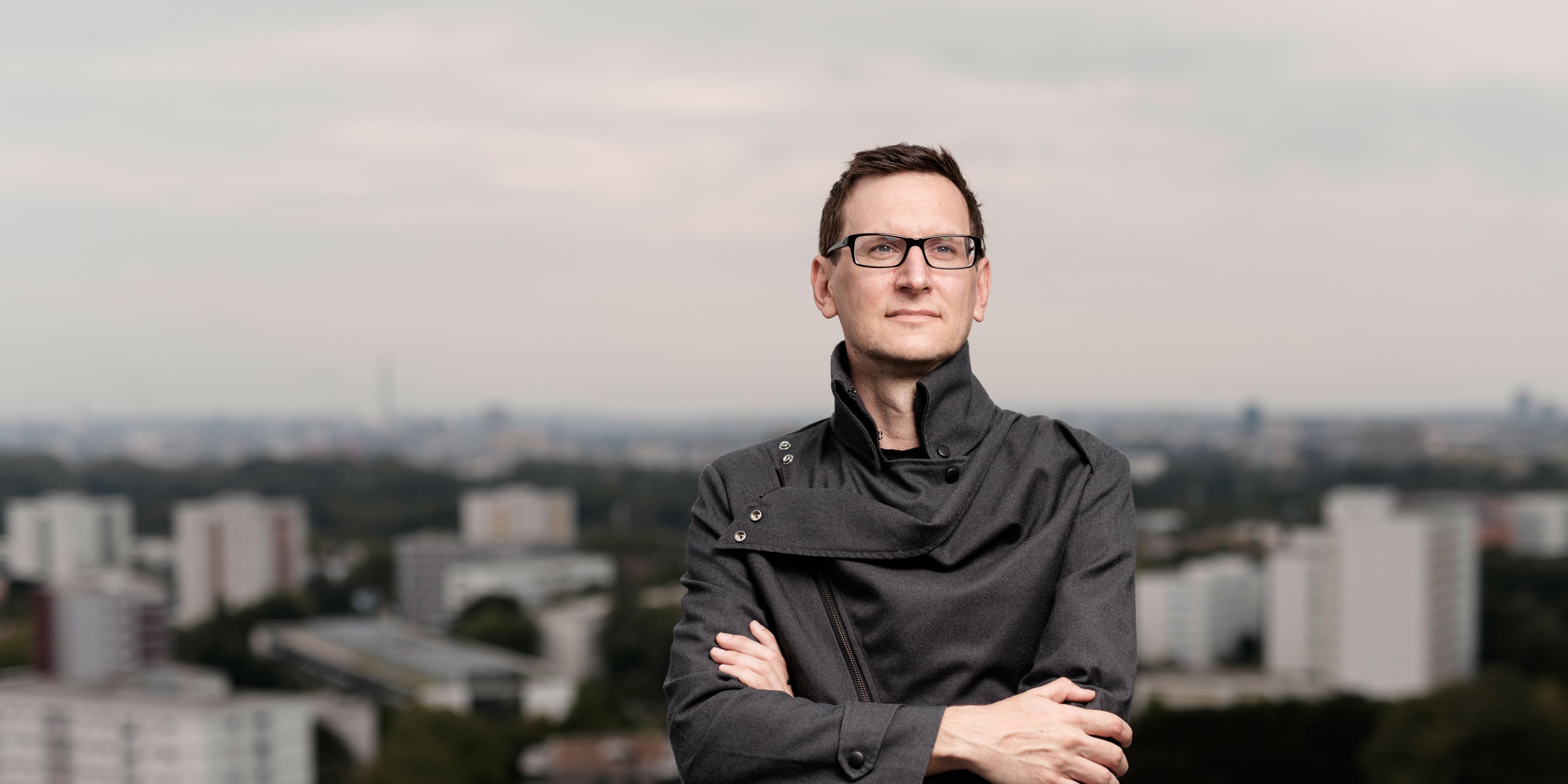 Christopher Lindinger tritt Professur für Kunst & Digitalität an der ...
